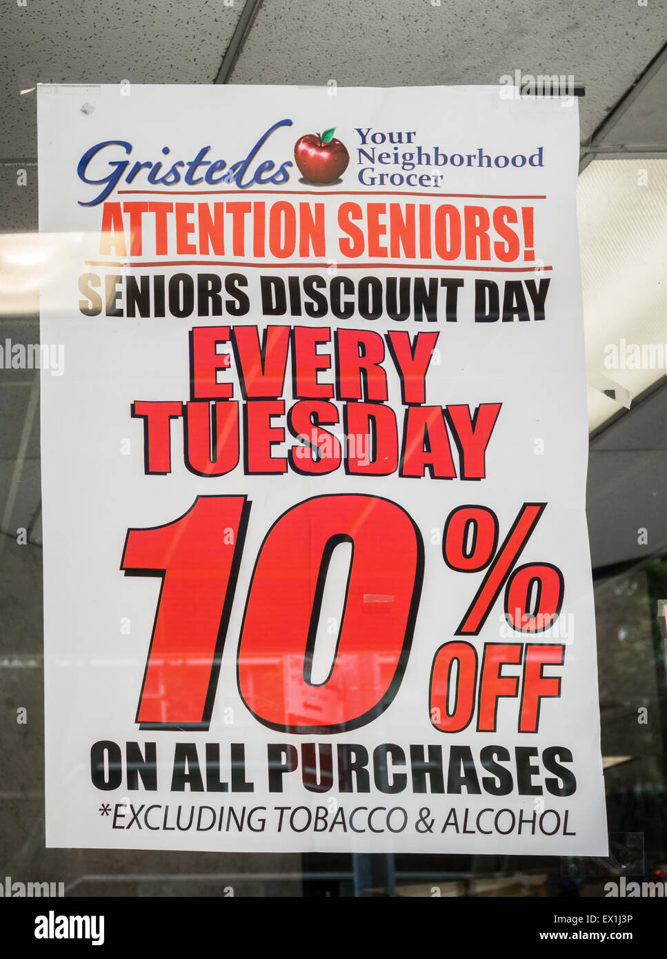 Senior consumers hi-res stock photography and images - Alamy