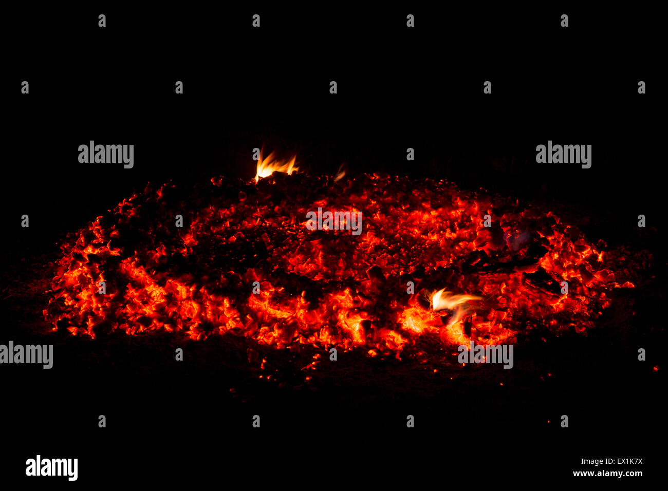 Campfire night woods hi-res stock photography and images - Alamy