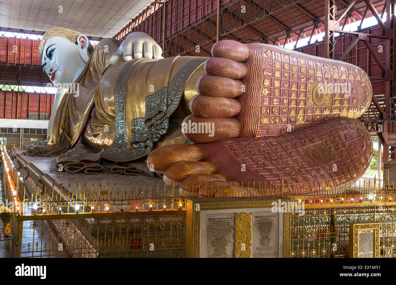 Colossal reclining buddha at Chaukhtagyi pagoda in Yangon, Myanmar ...