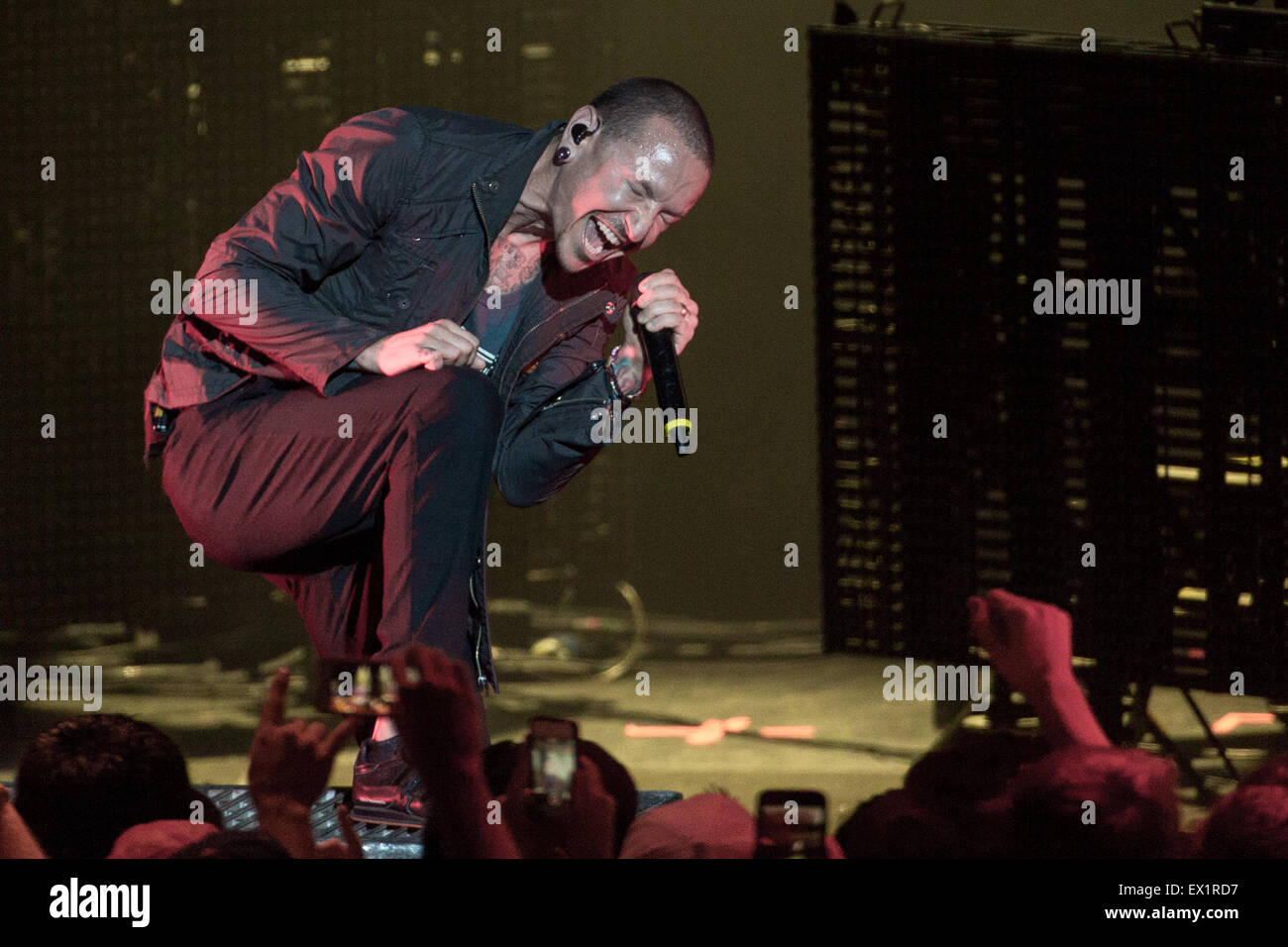 Chester bennington hi-res stock photography and images - Alamy