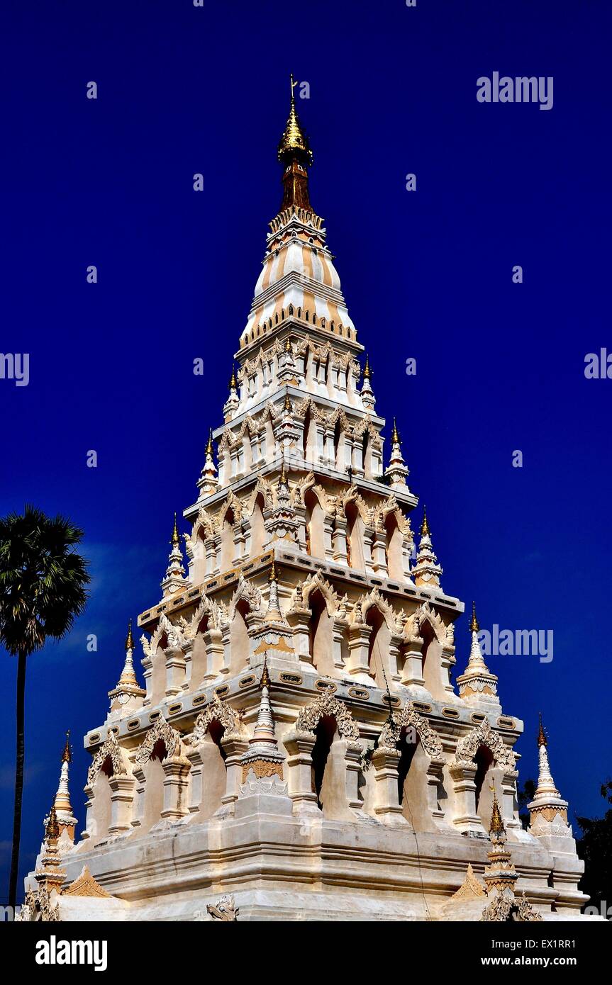 Chiang Mai, Thaland: 8th century stepped pyramidal Wat Chedi Liem with ...