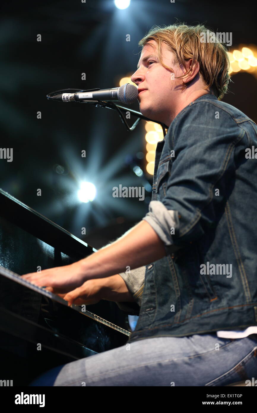 Tom odell uk hi-res stock photography and images - Alamy