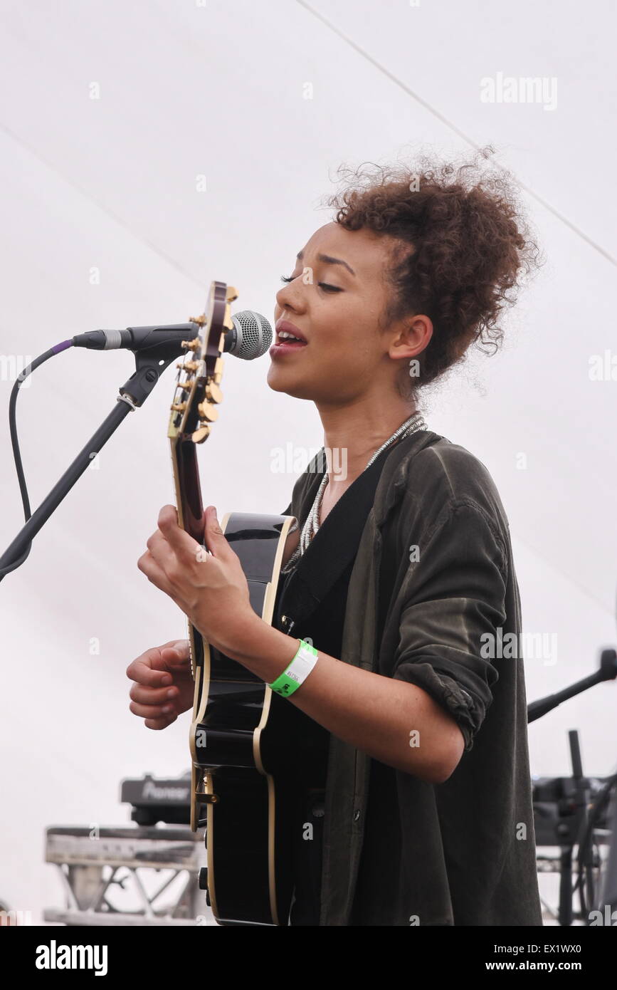 Malaika shaw hi-res stock photography and images - Alamy