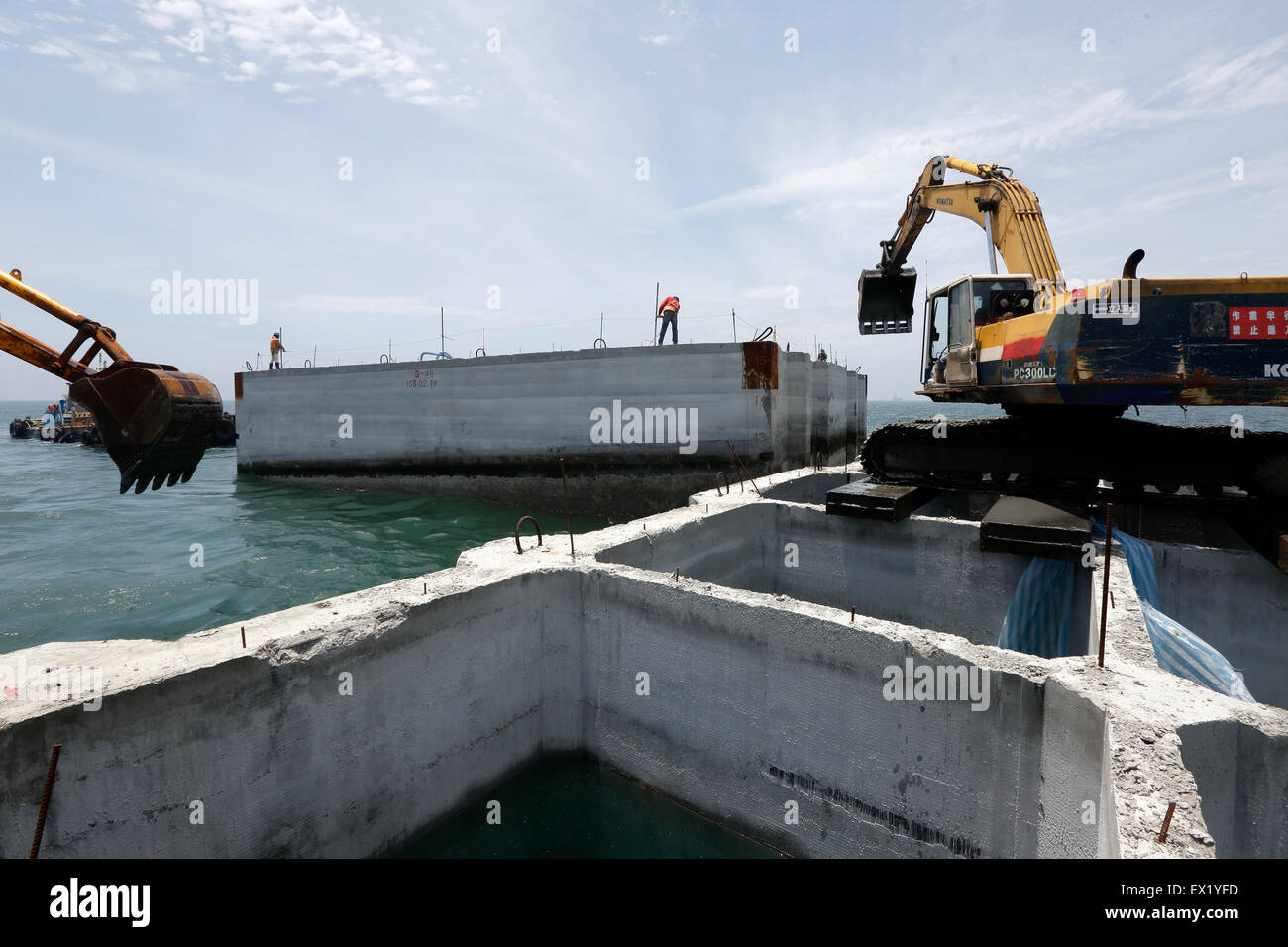 Bulwark construction hi-res stock photography and images - Alamy