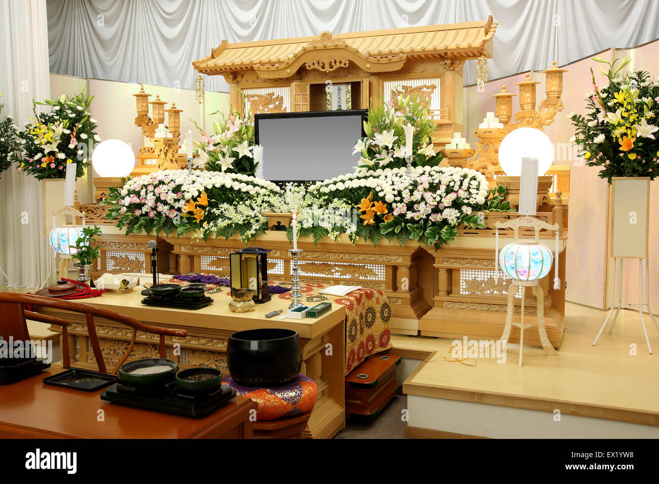 Buddhist Funeral Japan Stock Photos & Buddhist Funeral Japan Stock ...