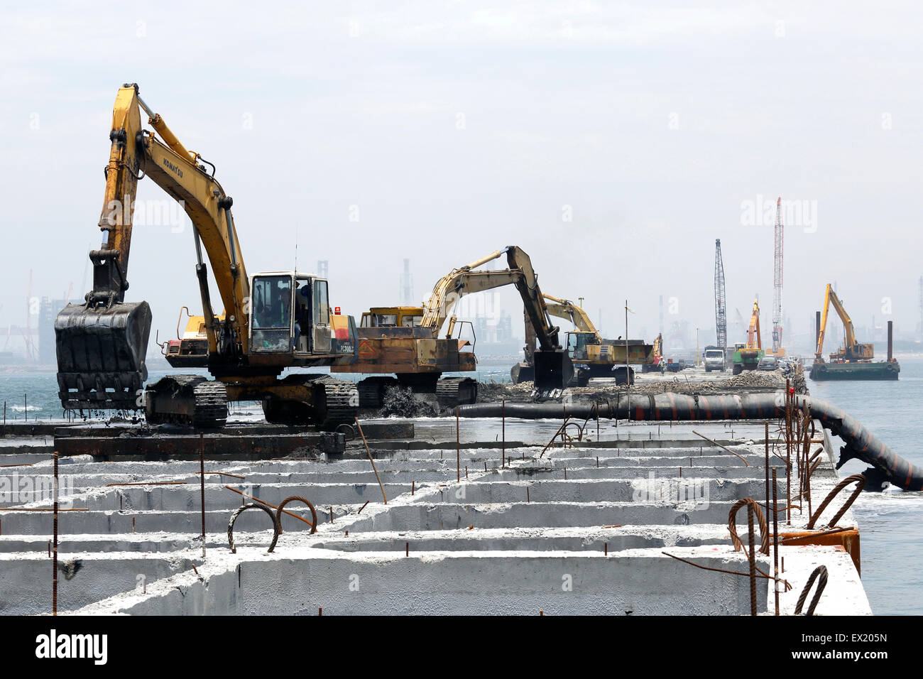 Bulwark construction hi-res stock photography and images - Alamy