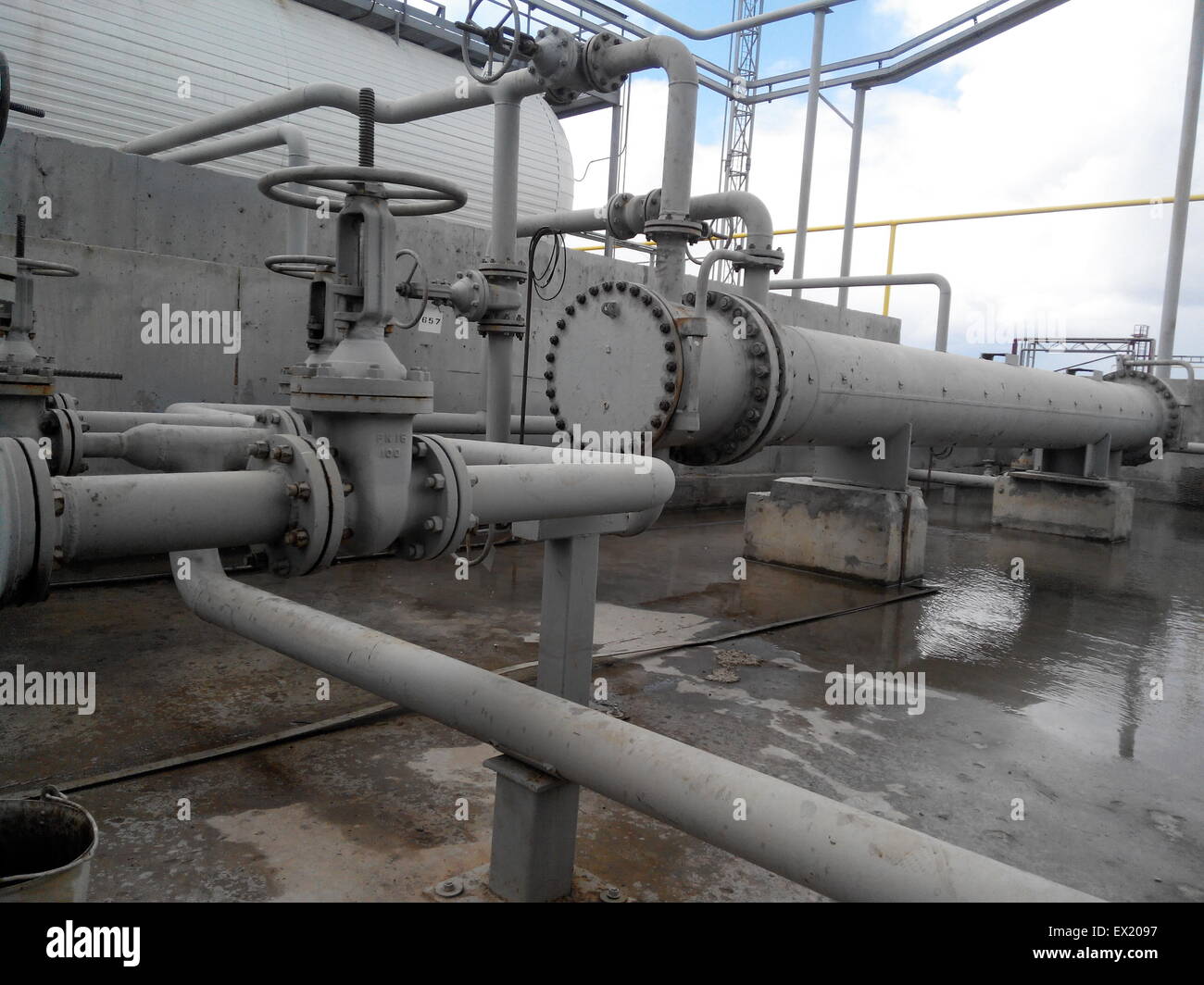 Oil refinery. Equipment for primary oil refining Stock Photo - Alamy