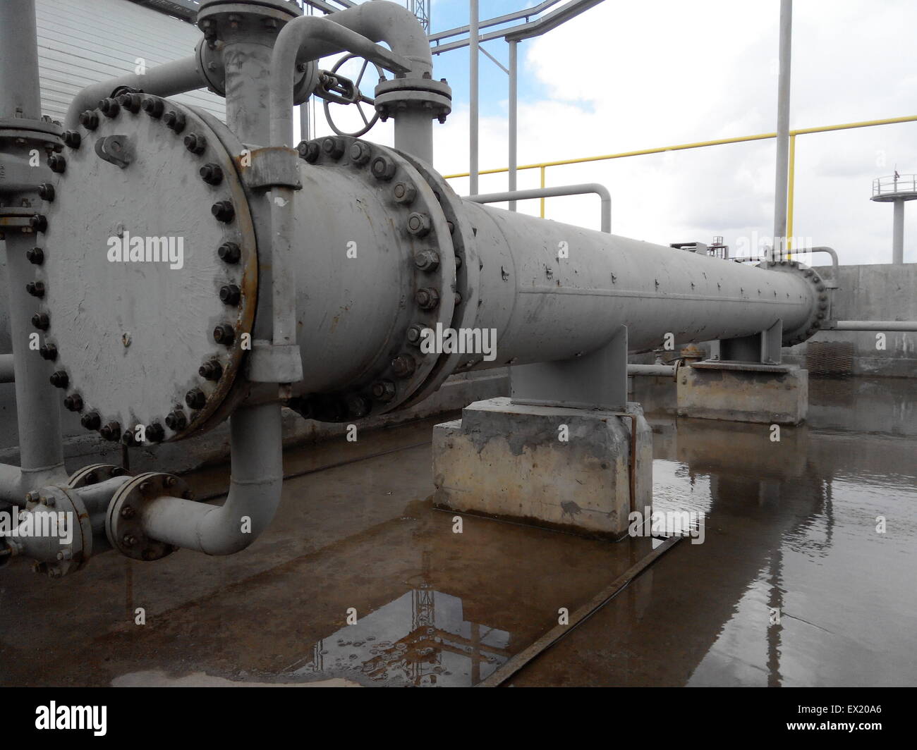 Oil refinery. Equipment for primary oil refining Stock Photo - Alamy