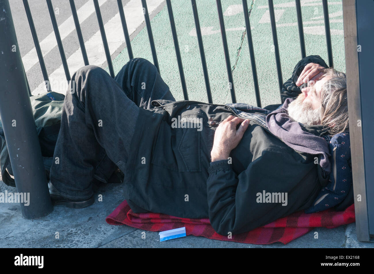 Homeless man sleeping rough outside a Melbourne station Stock Photo - Alamy