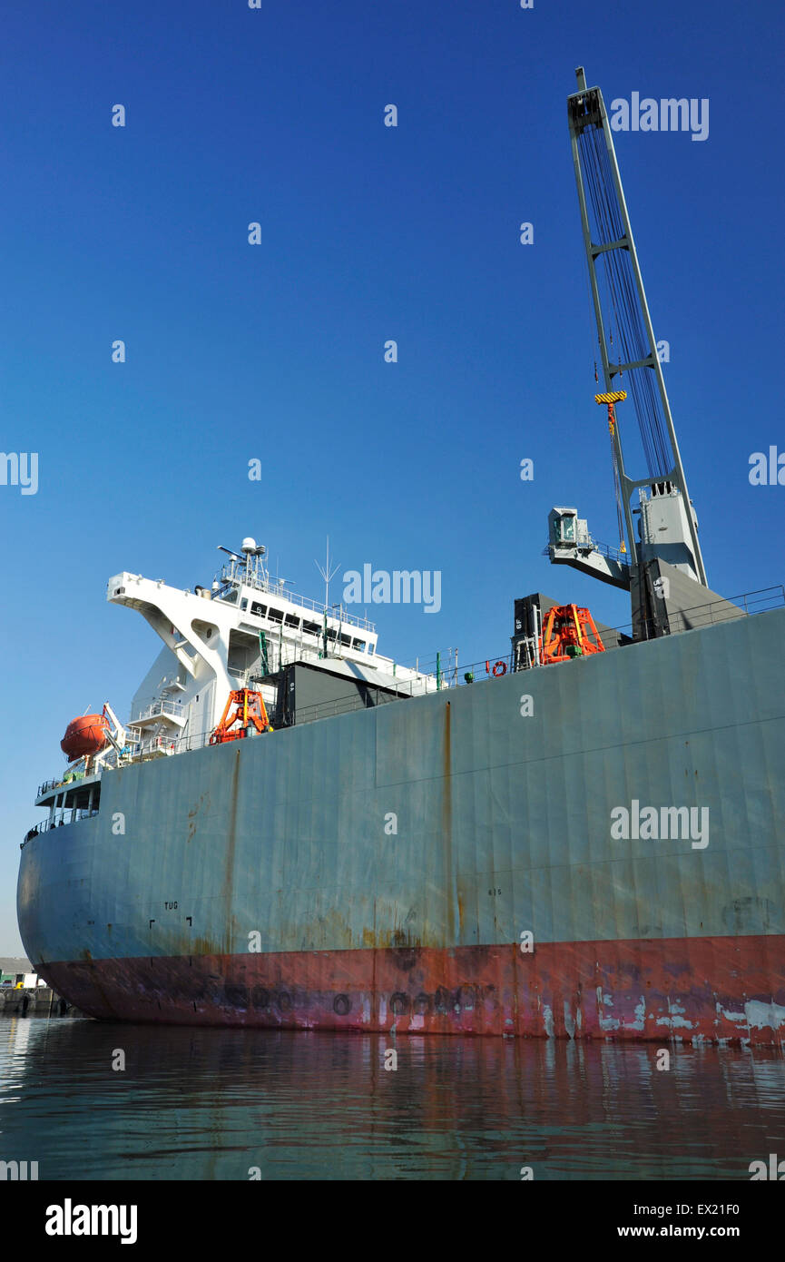 Ship off loading hi-res stock photography and images - Alamy