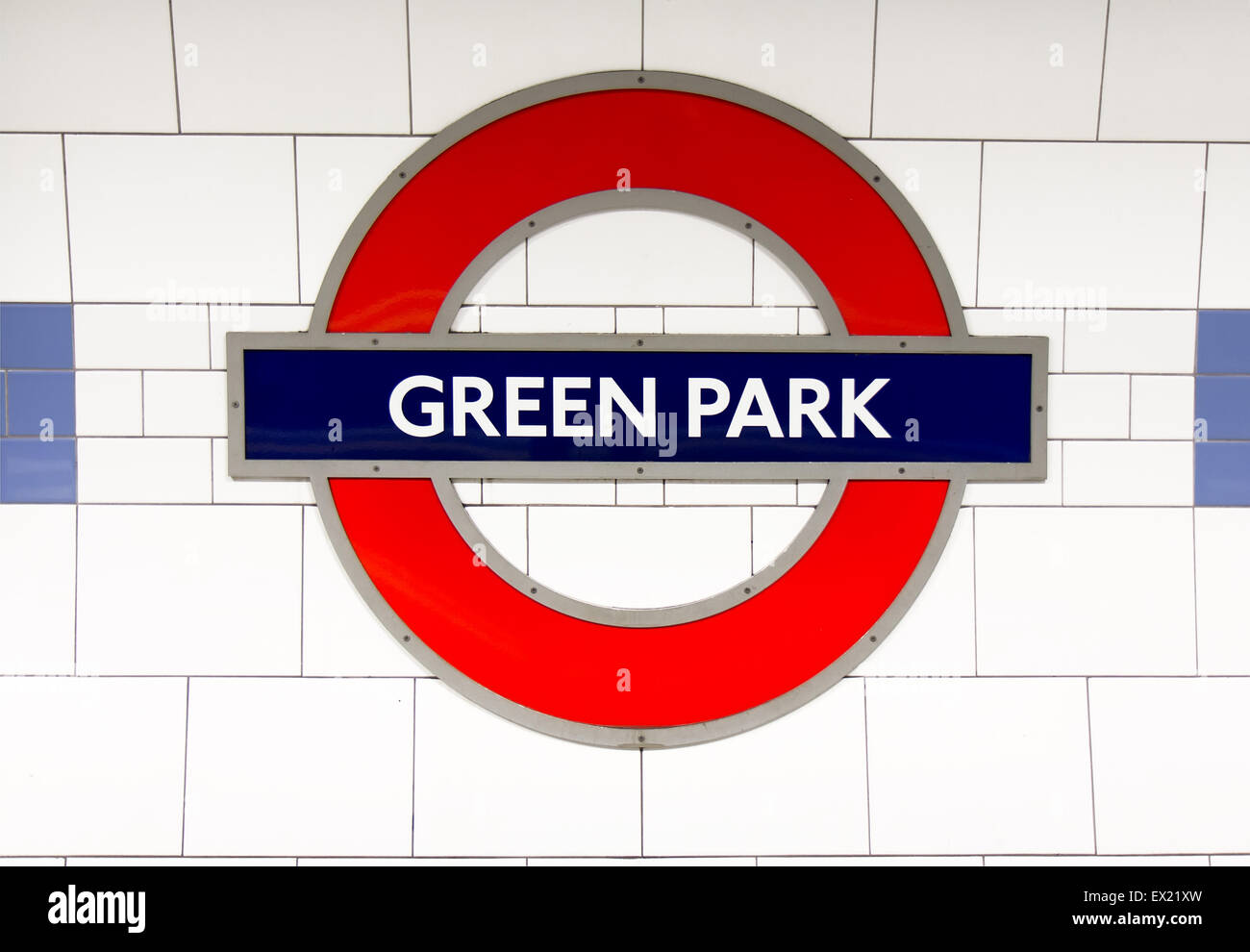 Piccadilly line sign london hi-res stock photography and images - Alamy