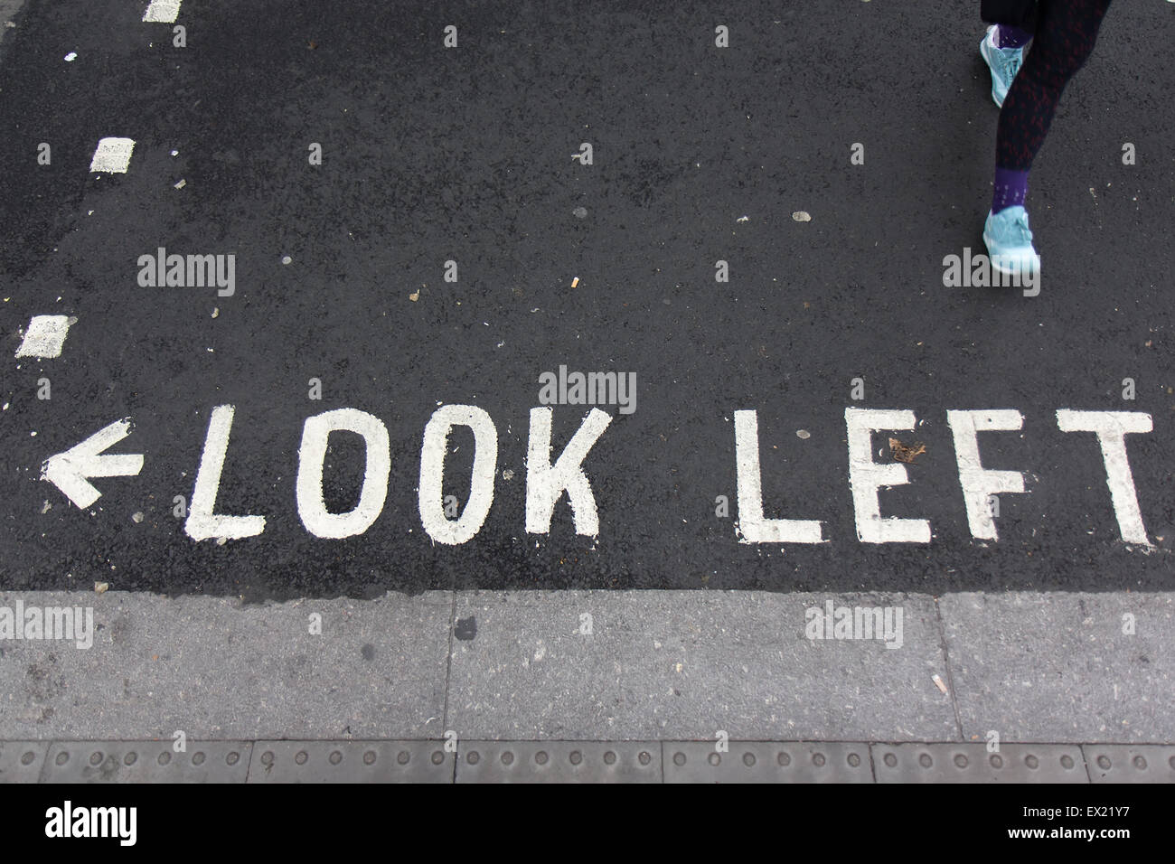 Look left sign hi-res stock photography and images - Alamy