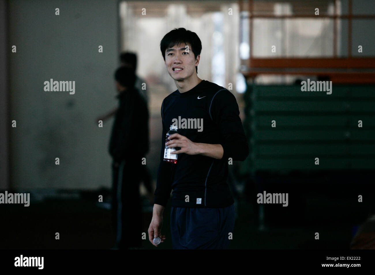 liu xiang, china 110m hurdler, carries out the first openning training ...