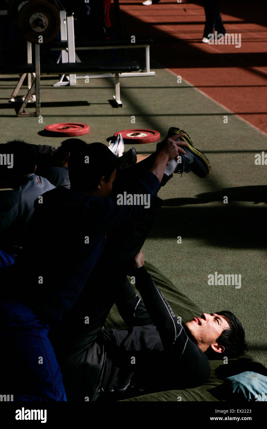 liu xiang, china 110m hurdler, carries out the first openning training ...