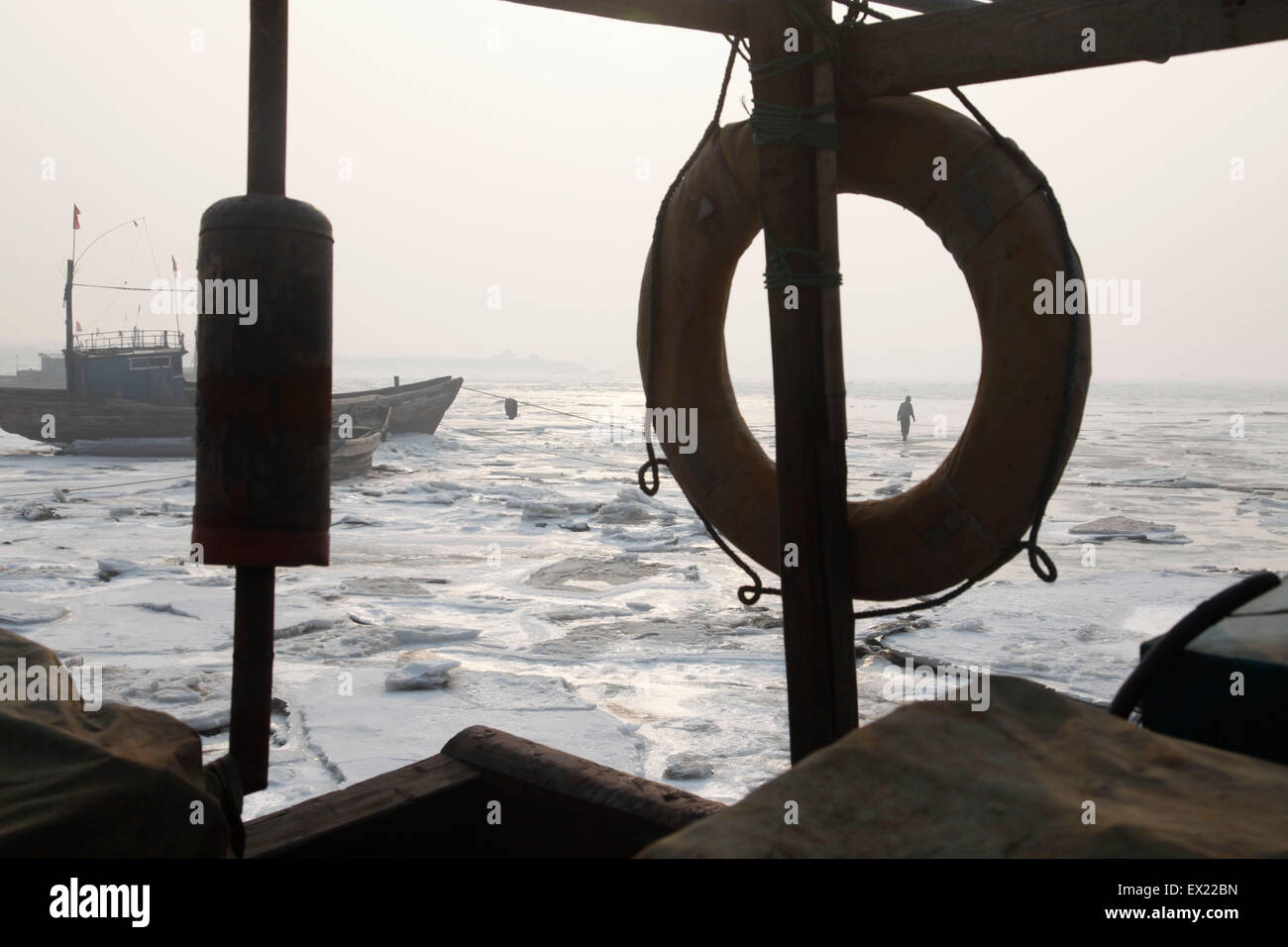 Loosen rope hi-res stock photography and images - Alamy