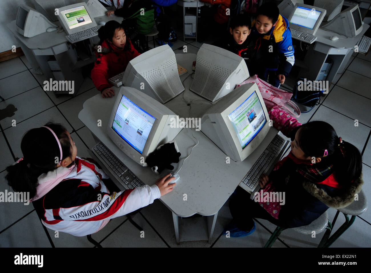 Children With Computers High Resolution Stock Photography and Images ...