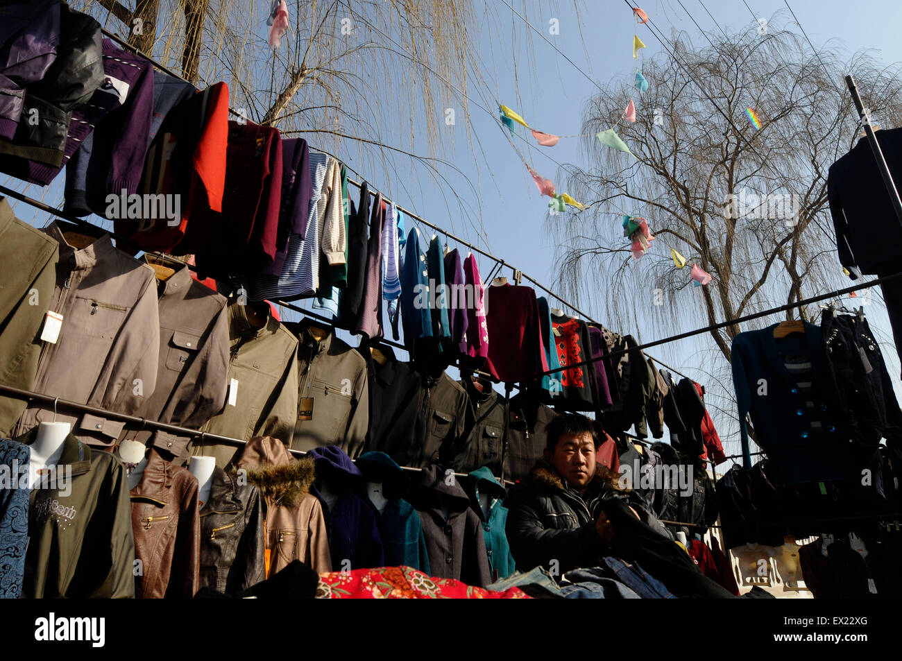 Street clothes vendor hi-res stock photography and images - Alamy