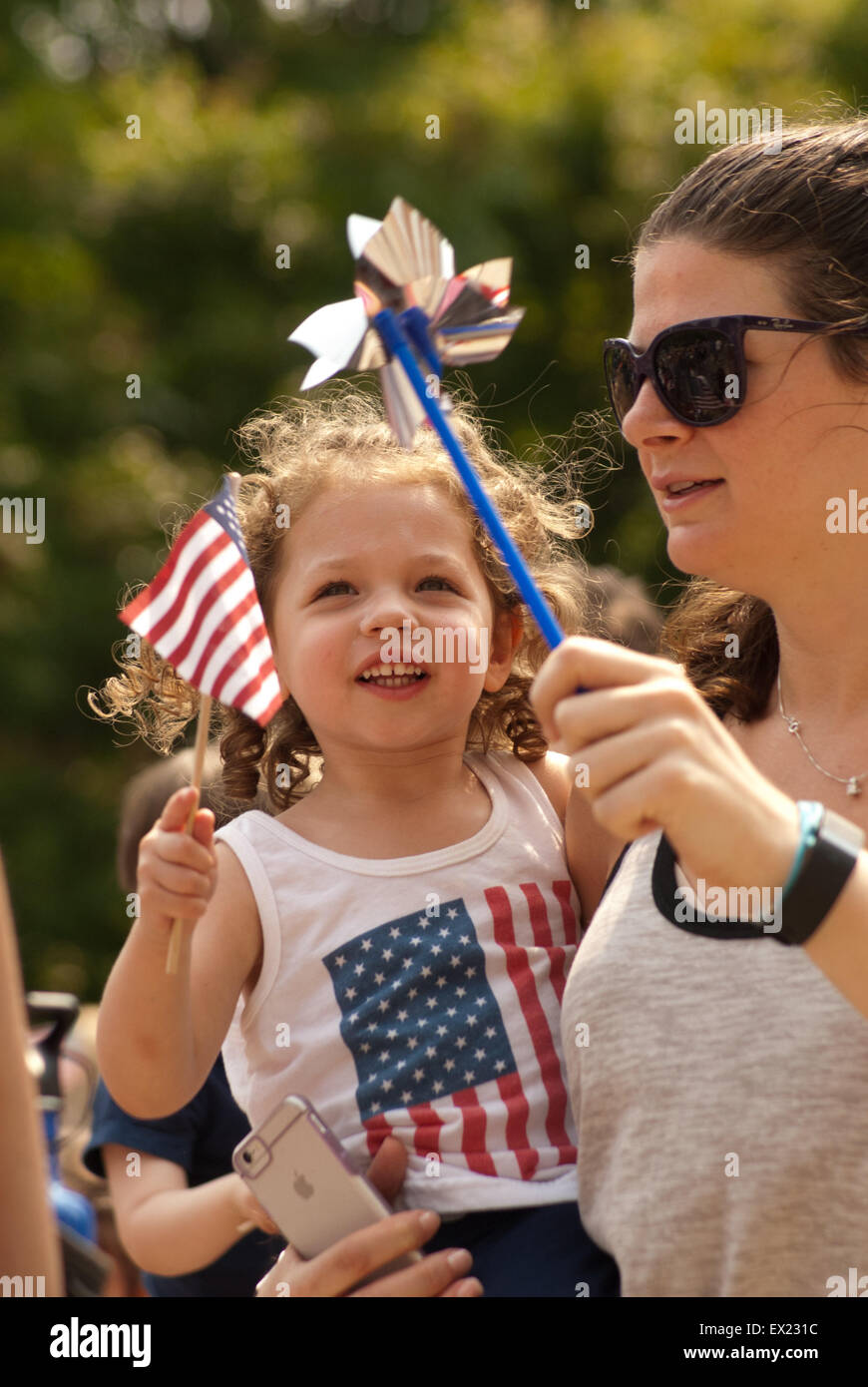 Chicago, Illinois, USA. 4th July, 2015. A patriotic crowd gathered at ...