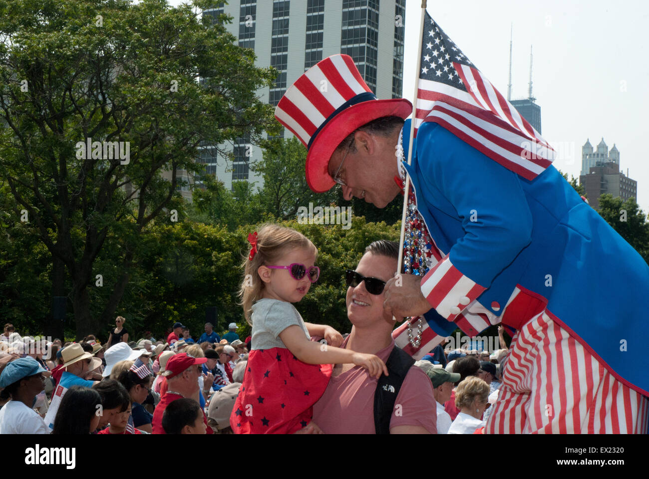 Chicago, Illinois, USA. 4th July, 2015. A patriotic crowd gathered at ...