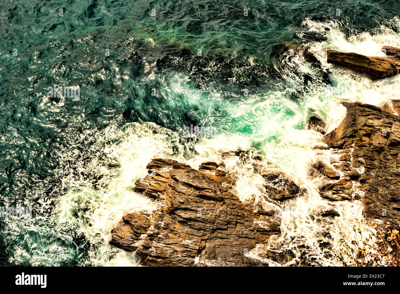 Dangerous sea rocks hi-res stock photography and images - Alamy