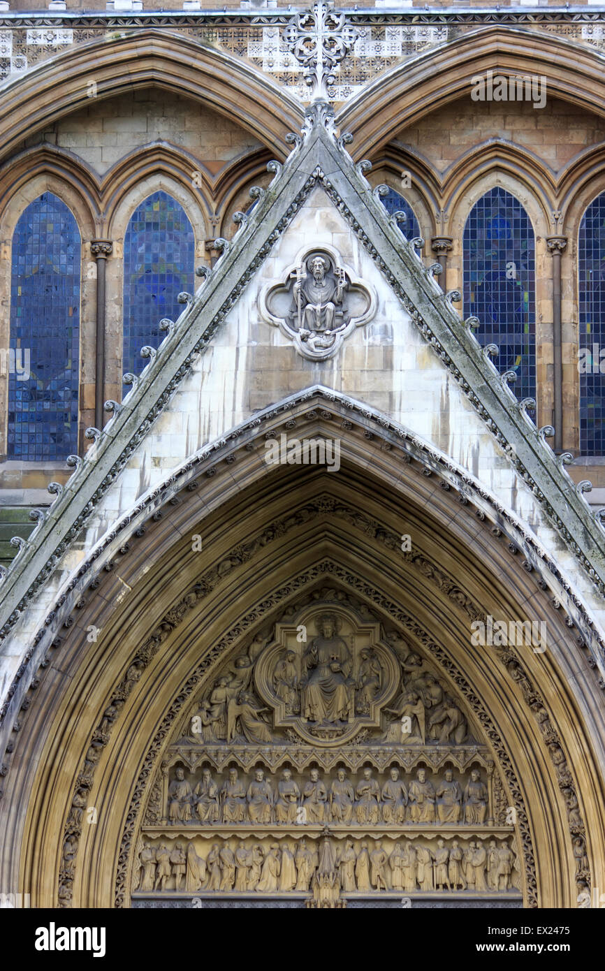 Westminster abbey north entrance facade hi-res stock photography and ...