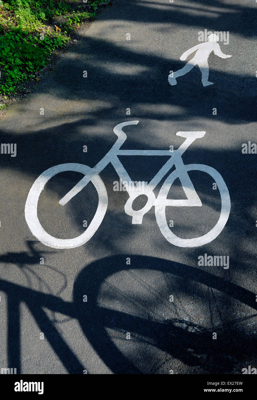 Shared cycle hi-res stock photography and images - Alamy