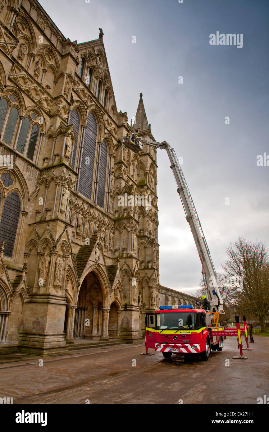 Fire engine uk front hi-res stock photography and images - Alamy