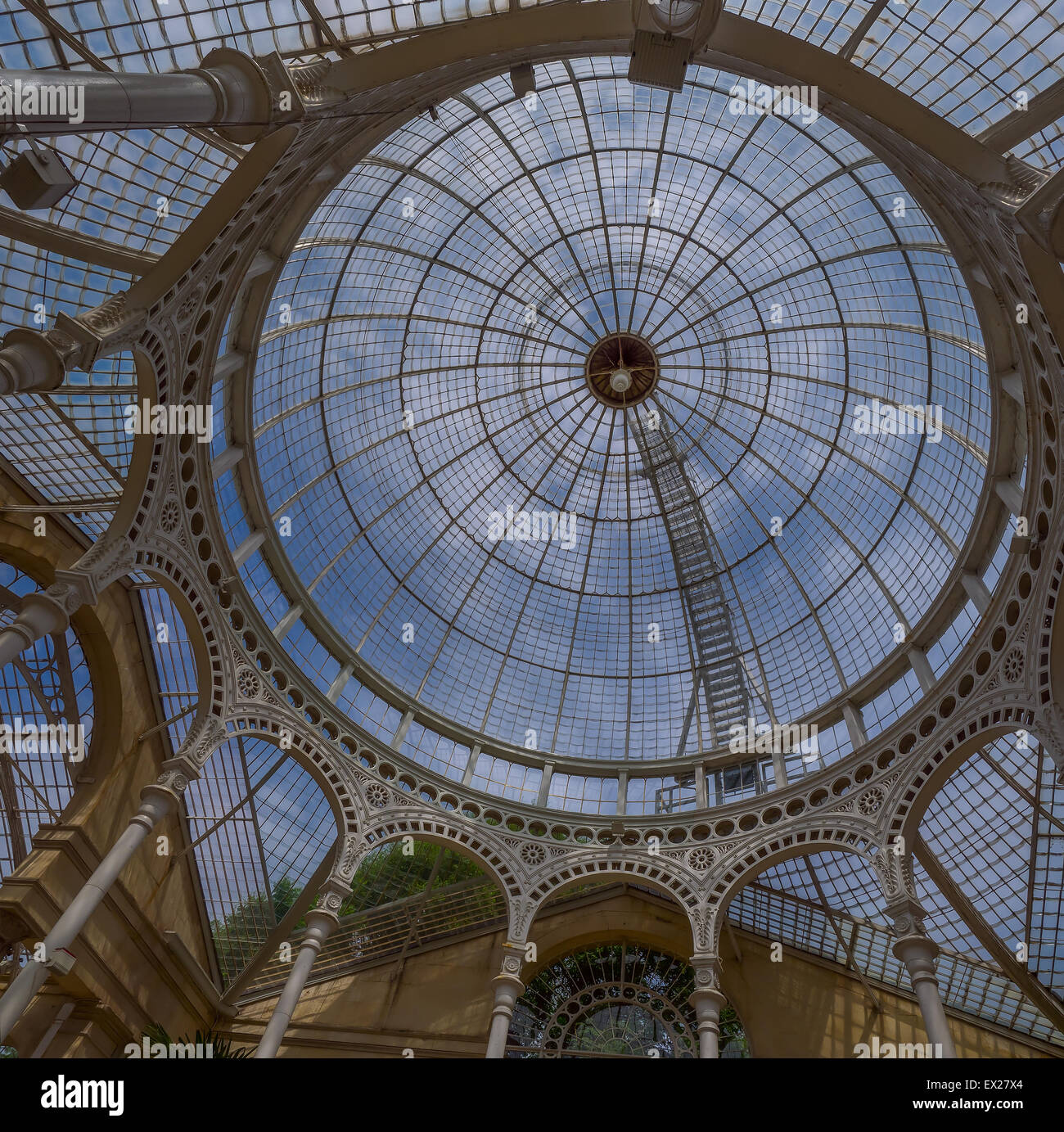 Syon park gardens hi-res stock photography and images - Alamy