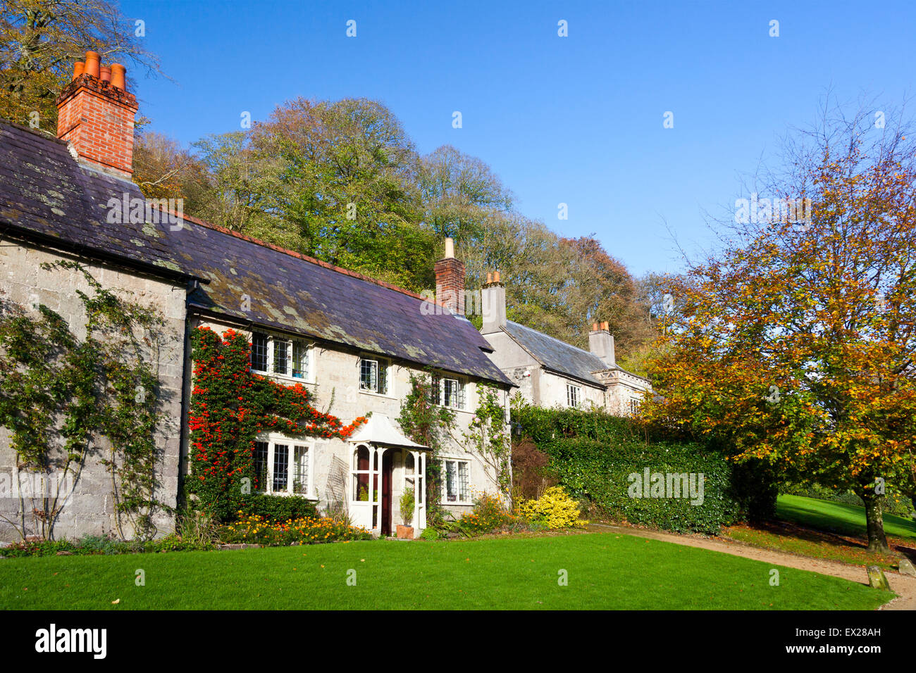 Cottages stourhead hi-res stock photography and images - Alamy