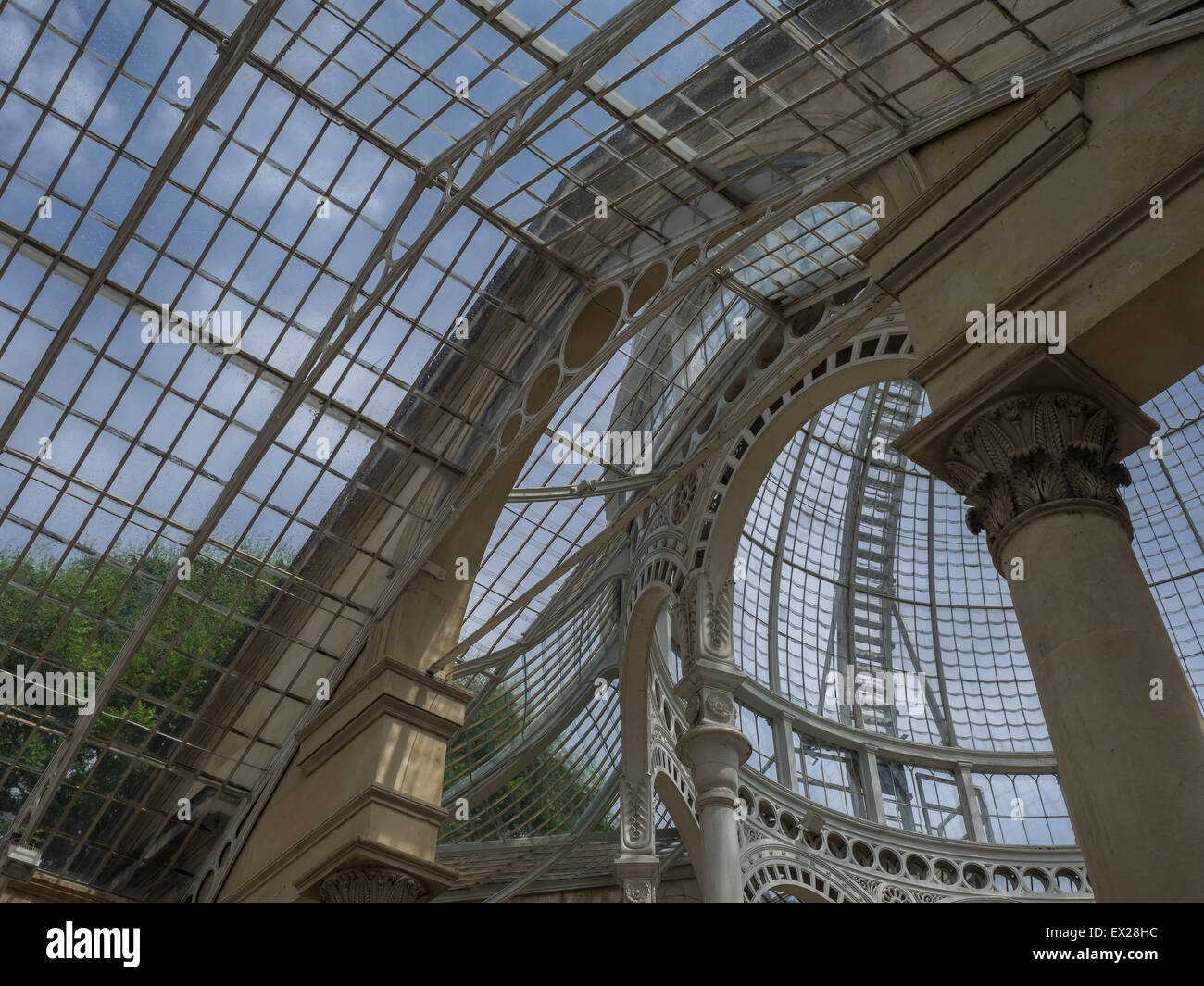 Glass conservatory london hi-res stock photography and images - Alamy