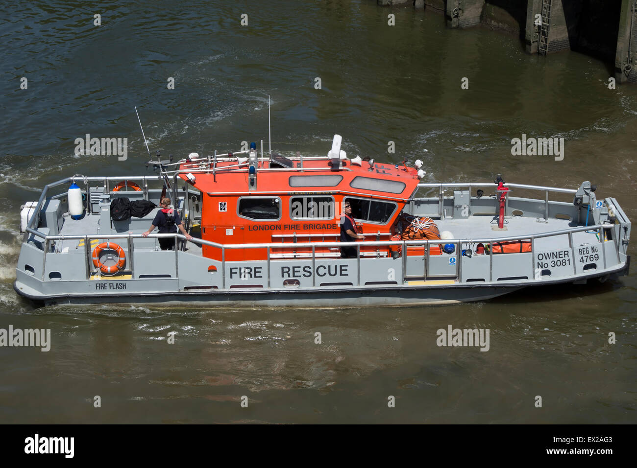Fireboats hi-res stock photography and images - Alamy