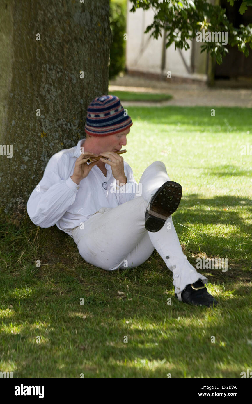 Sitting under a tree hi-res stock photography and images - Alamy
