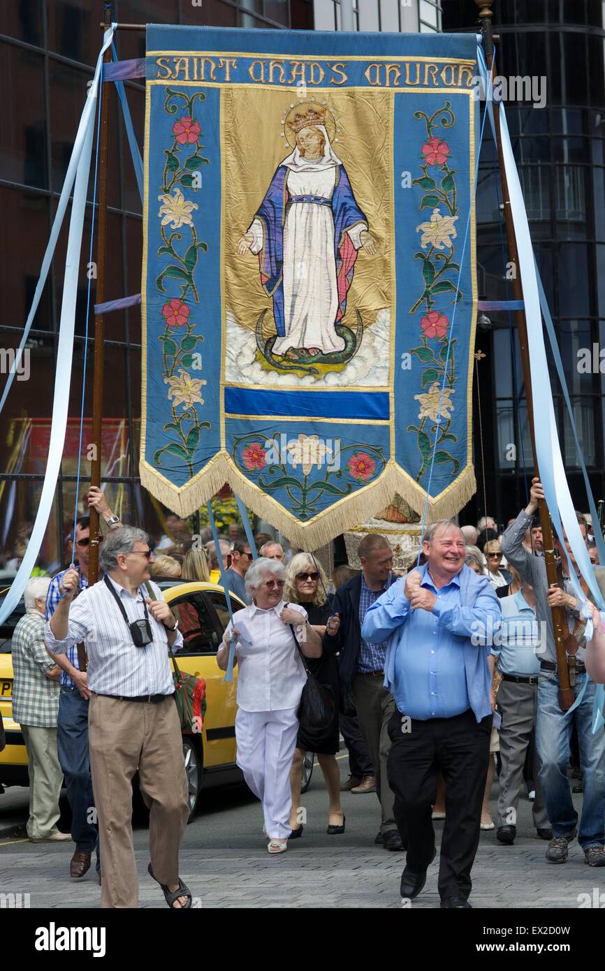 Manchester walk city centre italian procession hi-res stock photography ...