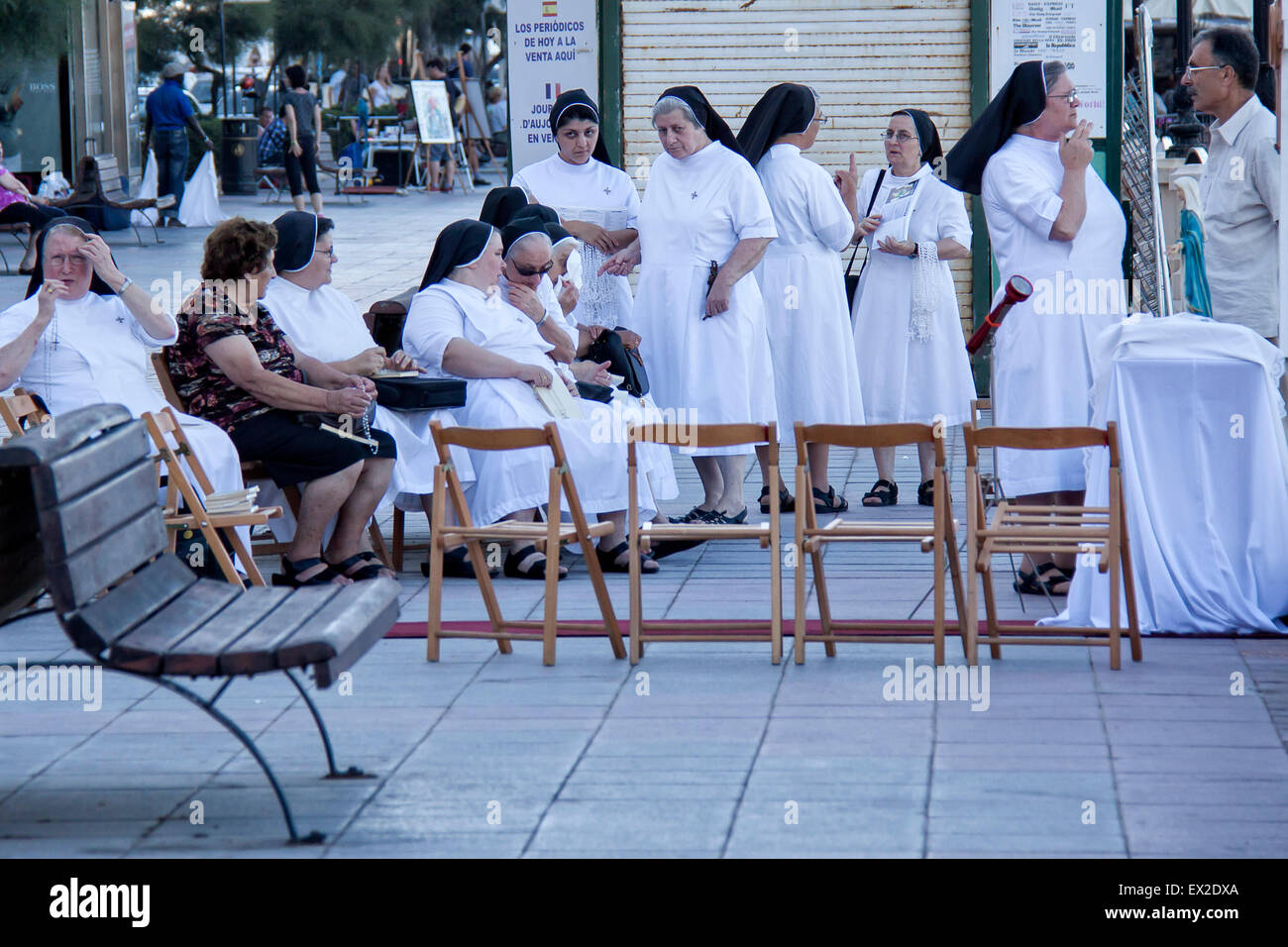 Roman catholic nuns hi-res stock photography and images - Alamy
