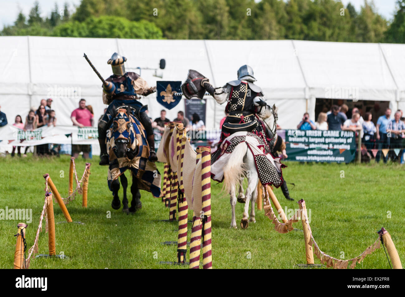 Knights fighting stage hi-res stock photography and images - Alamy