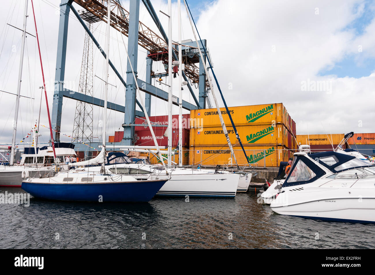 40ft container hi-res stock photography and images - Alamy
