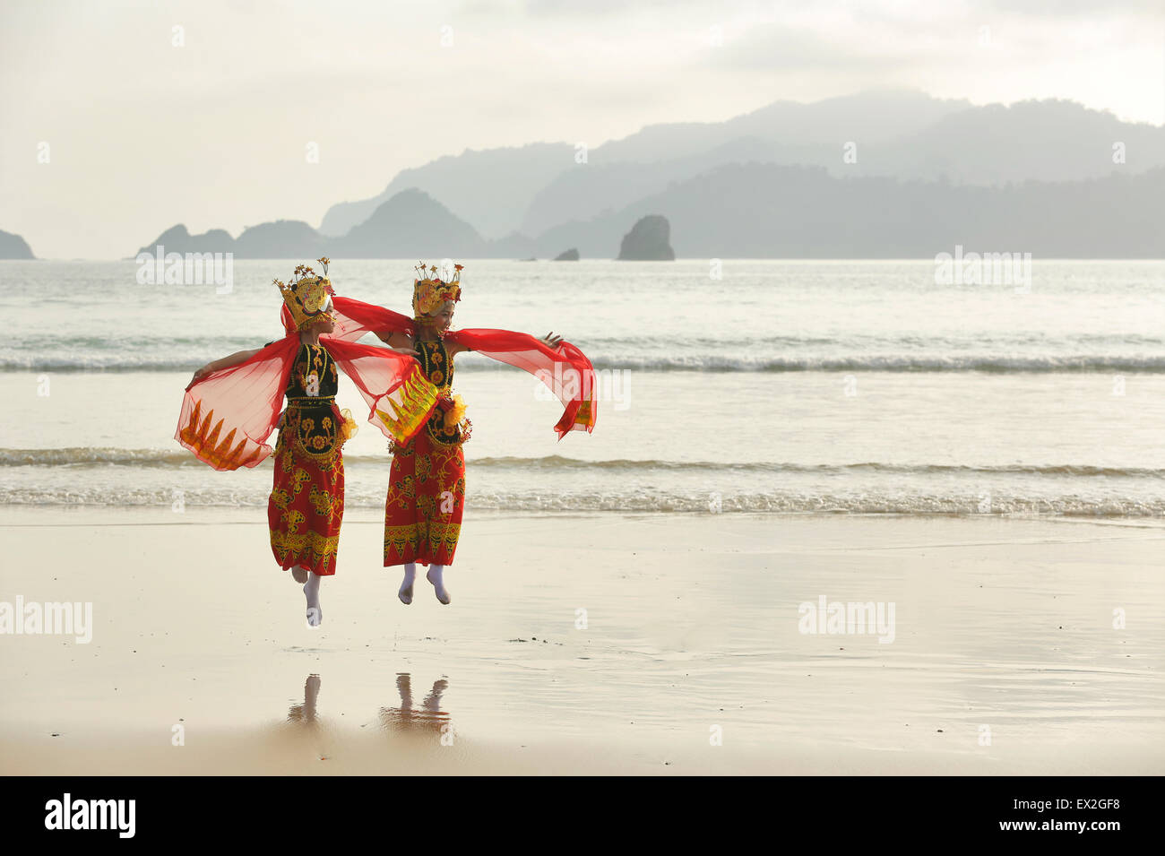 Asian folk dance hi-res stock photography and images - Alamy