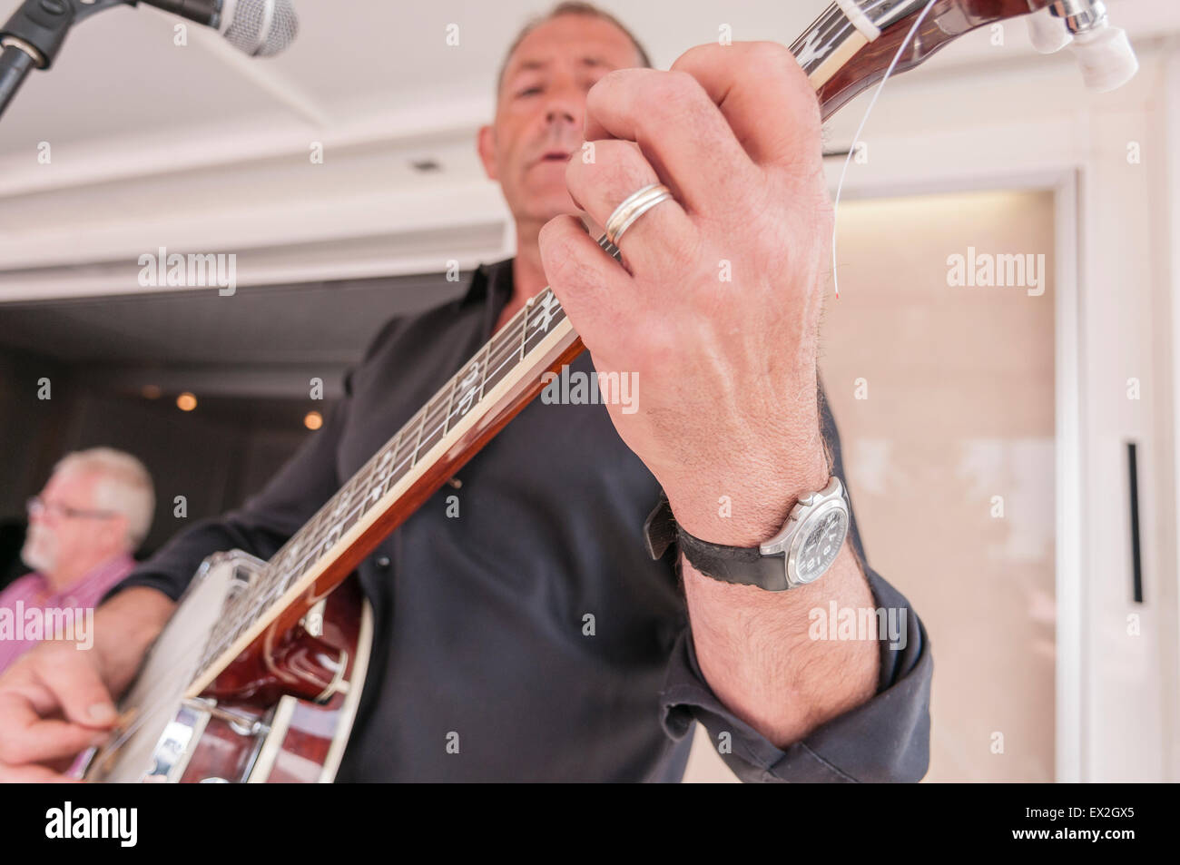 Man playing banjo hi-res stock photography and images - Alamy