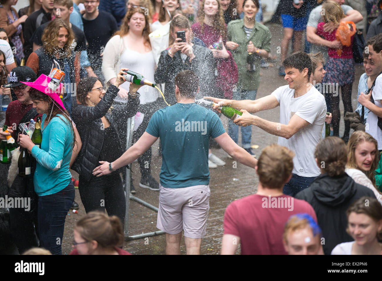 Uni student's partying hi-res stock photography and images - Alamy