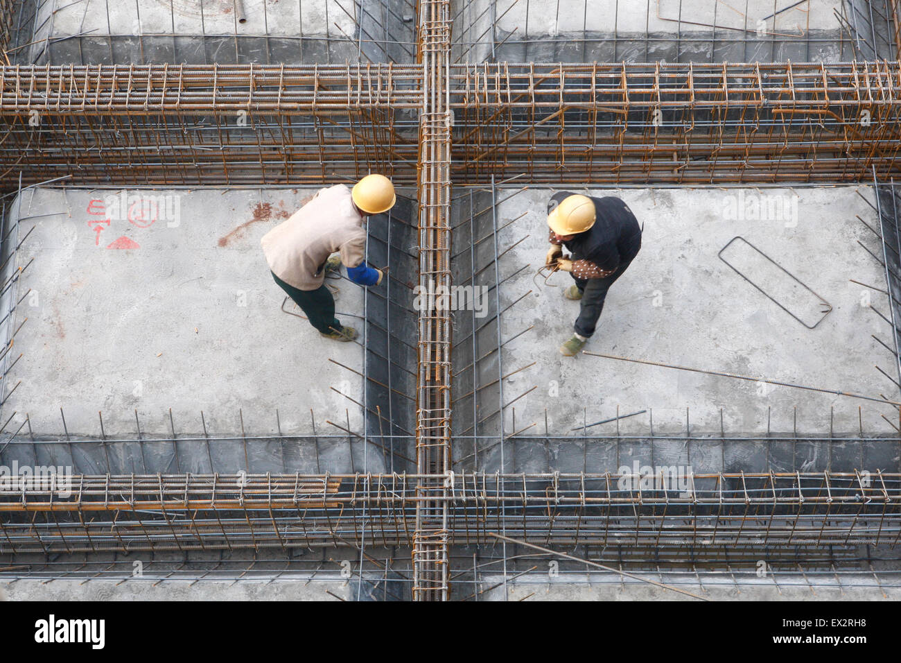 Labourers work construction site in hi-res stock photography and images ...