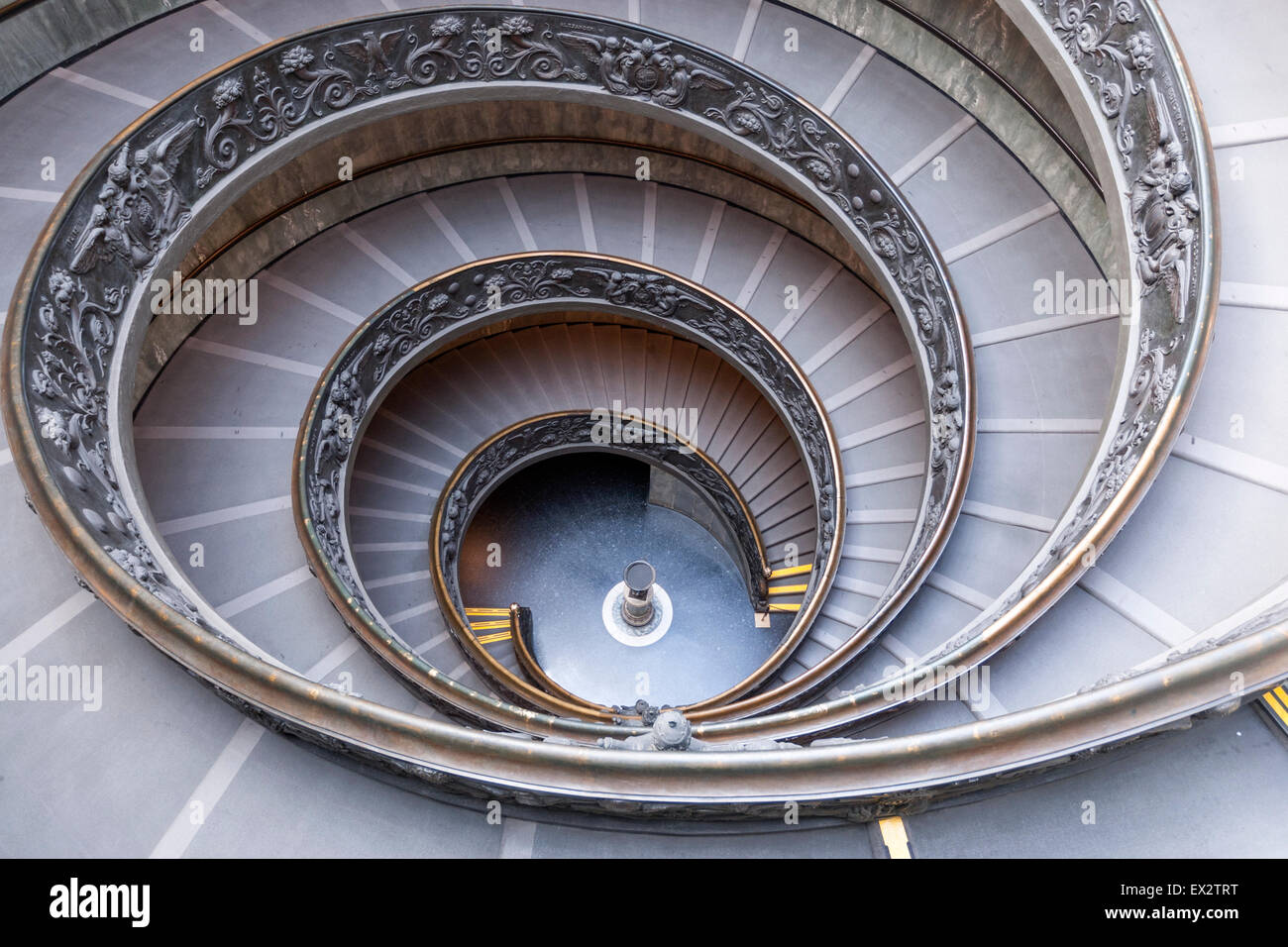 Bramante stairs, Vatican Museums, Giuseppe Momo staircase, Musei ...