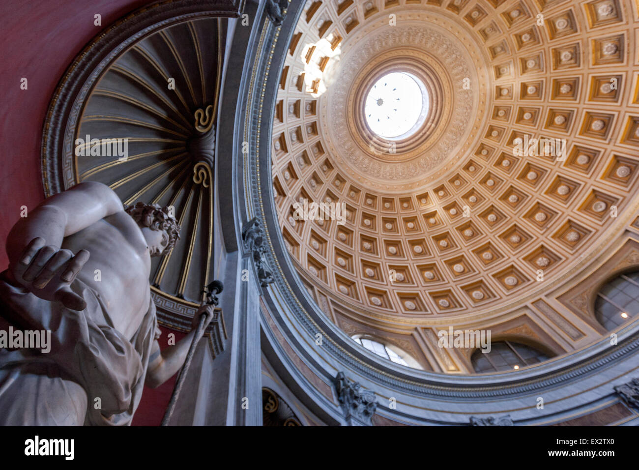 Sala rotonda museo pio clementino hi-res stock photography and images ...