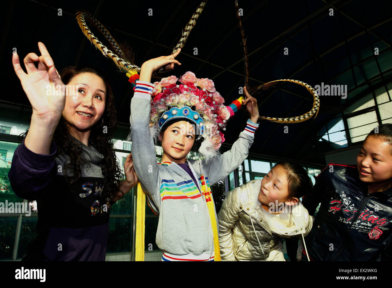 Sichuan opera face changing hi-res stock photography and images - Alamy