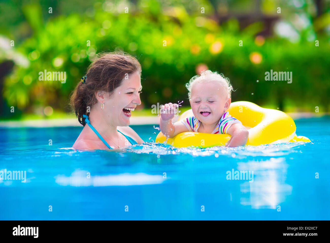 Baby in swimming pool hi-res stock photography and images - Alamy