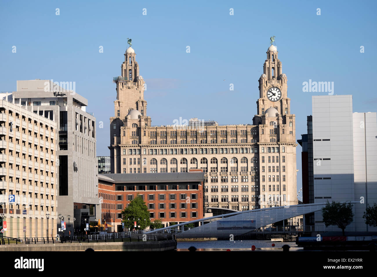 Building and clock hi-res stock photography and images - Alamy
