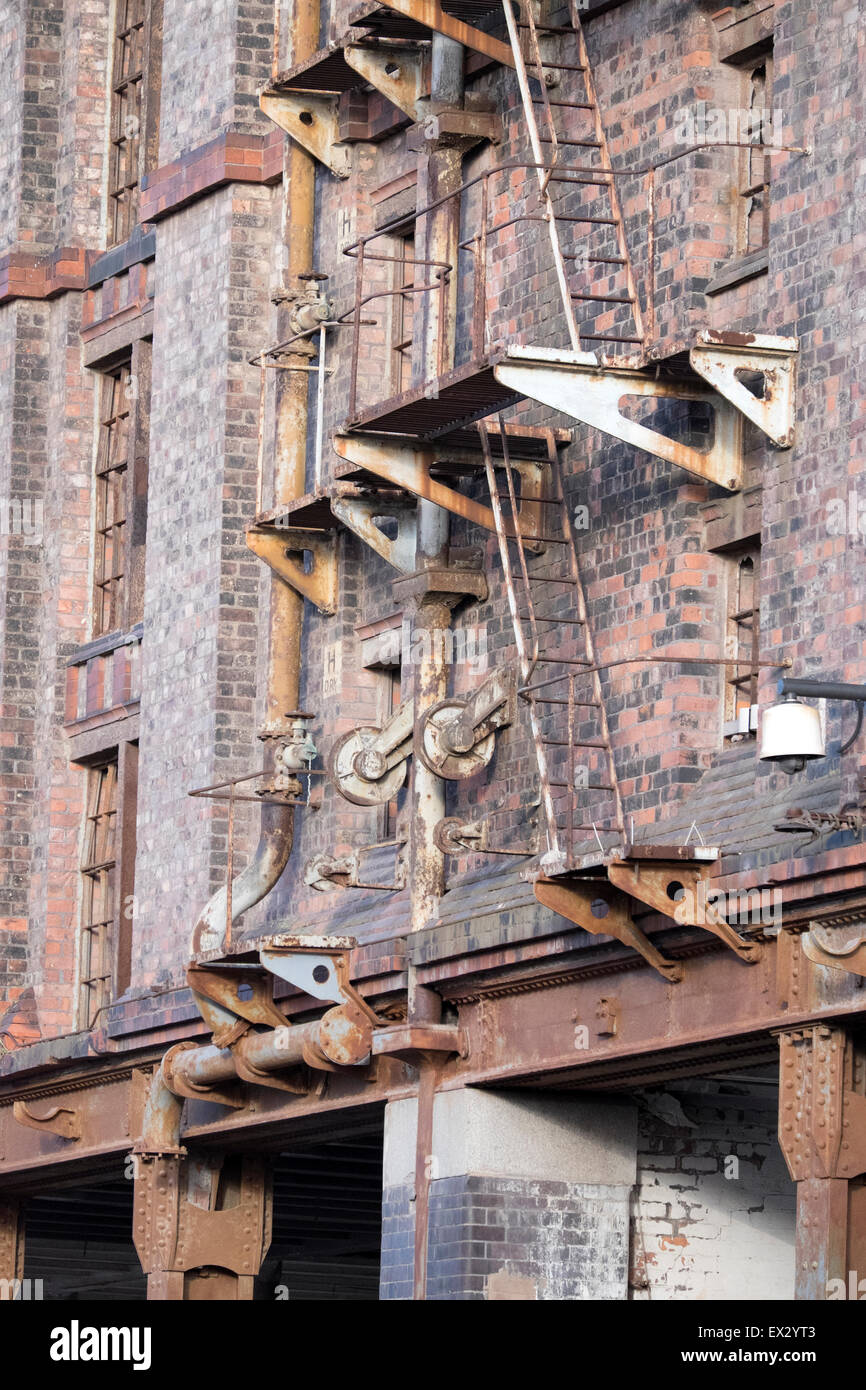 Victorian Brick Built Dock Warehouse Old Huge Big Stock Photo - Alamy
