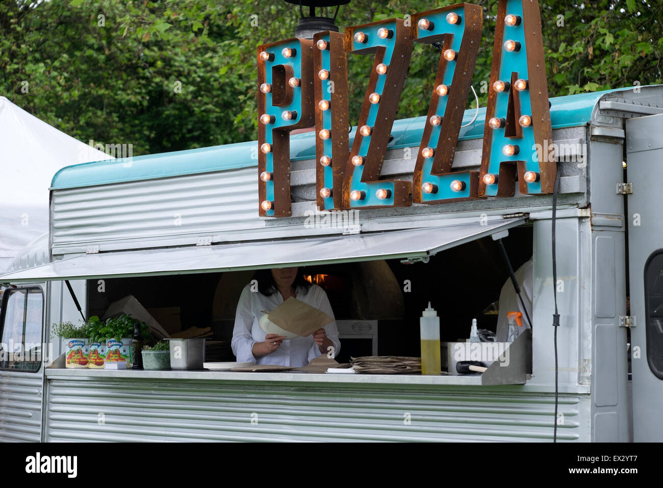 Mobile pizza stall hi-res stock photography and images - Alamy