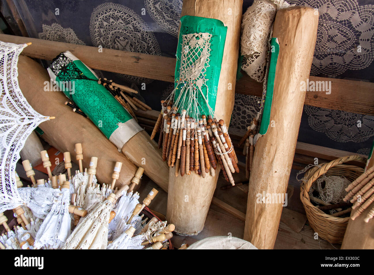 Traditional weave hi-res stock photography and images - Alamy