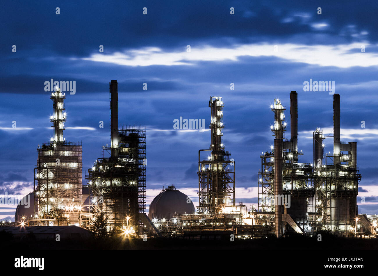 Industrial skyline hi-res stock photography and images - Alamy