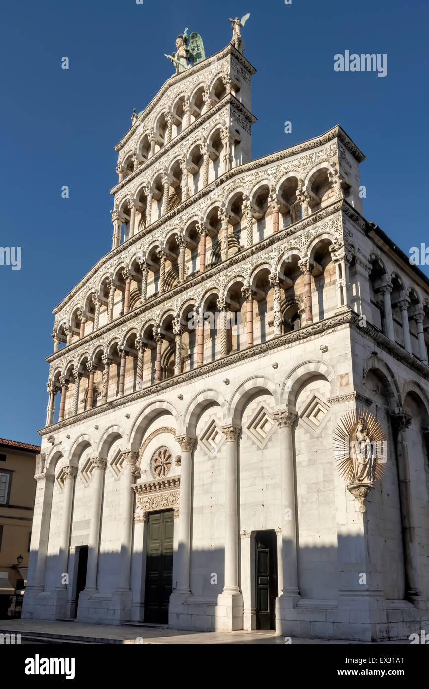 Ancient roman tower images hi-res stock photography and images - Alamy